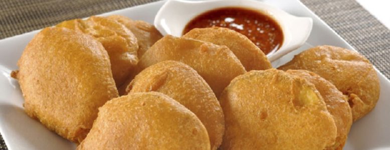 Aloo Pakora Recipe : Crispy Potato Fritters! – DesiDakaar