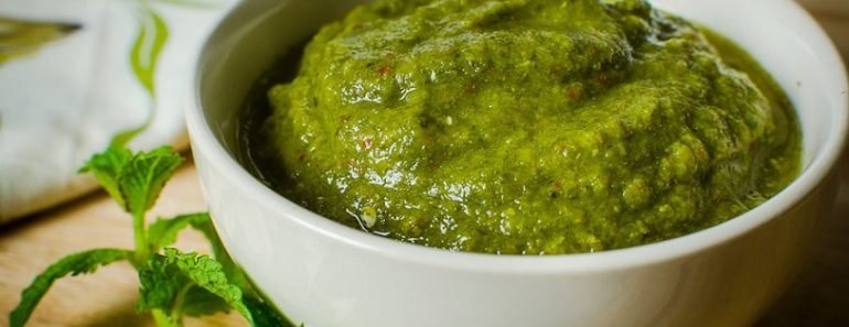 Green Mango Chutney Recipe : Gleeful Tangy Dip! – DesiDakaar